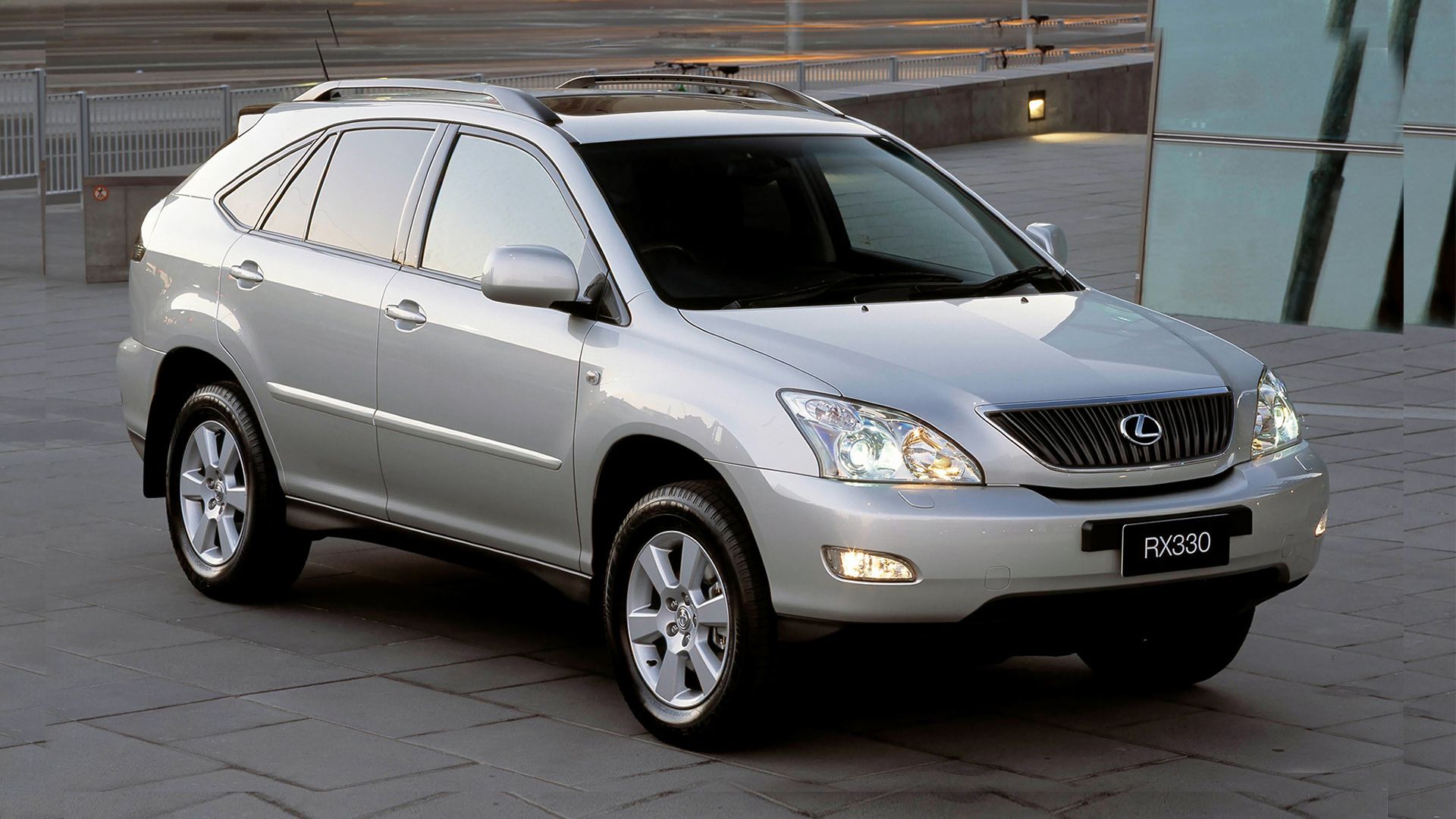 ឆ្ងល់អត់! ហេតុអ្វី Lexus RX330 បន្ដធ្លាក់ថ្លៃ ប៉ុន្ដែនៅលក់ដាច់ធម្មតា ...