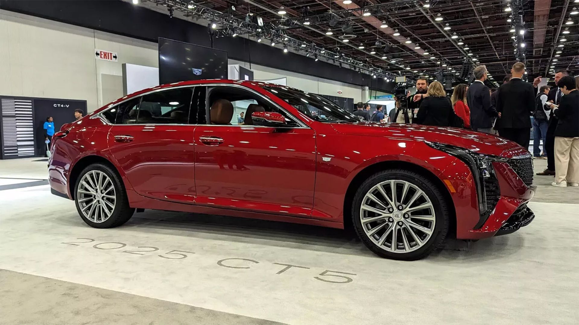 កំពូលរថយន្ដ Sedan របស់អាមេរិក Cadillac CT5 2025 ទំនើបហើយលក់ថ្លៃជាងមុន 9,200ដុល្លារ | Advan Auto ...